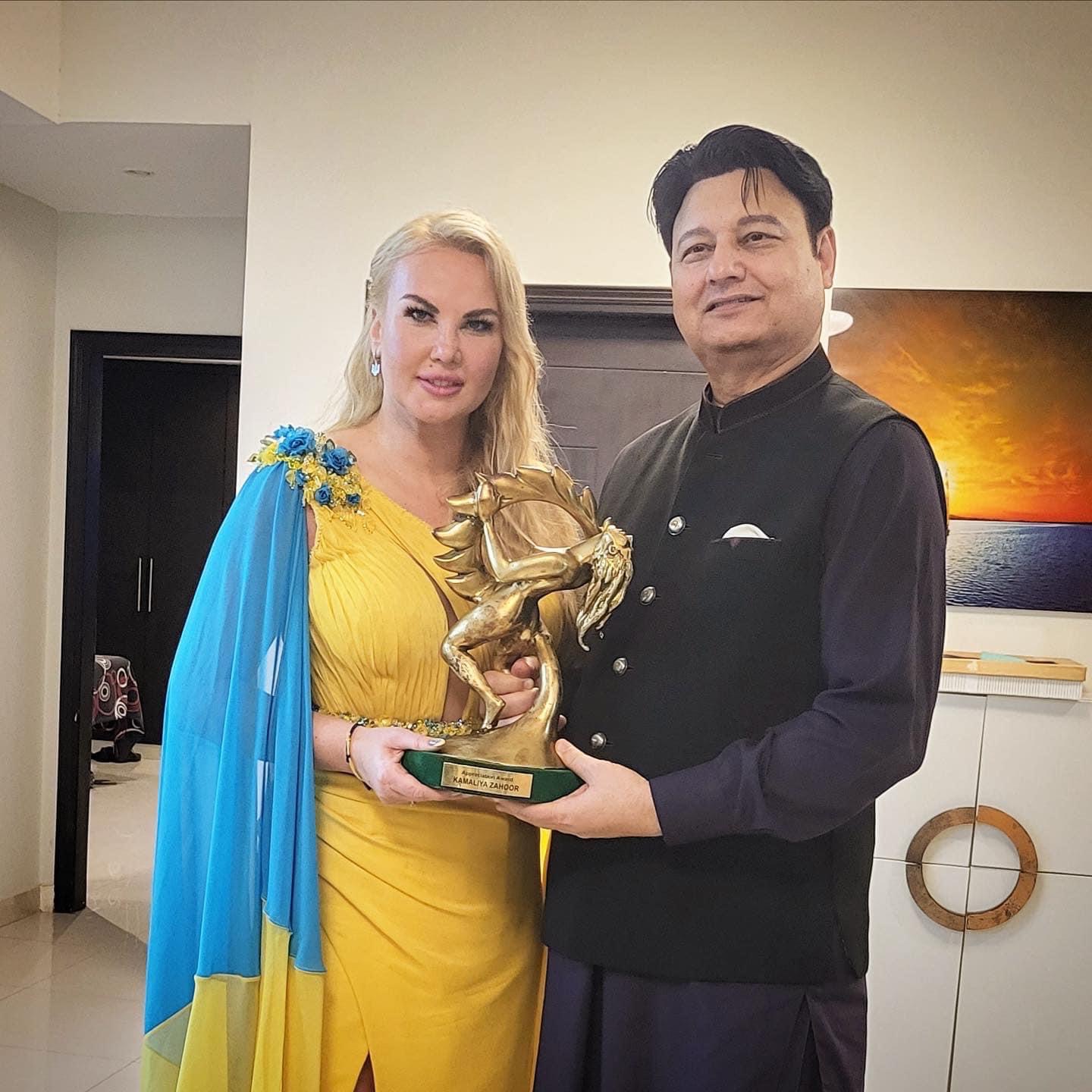 Singer KAMALIYA has received Pakistan's highest cultural award